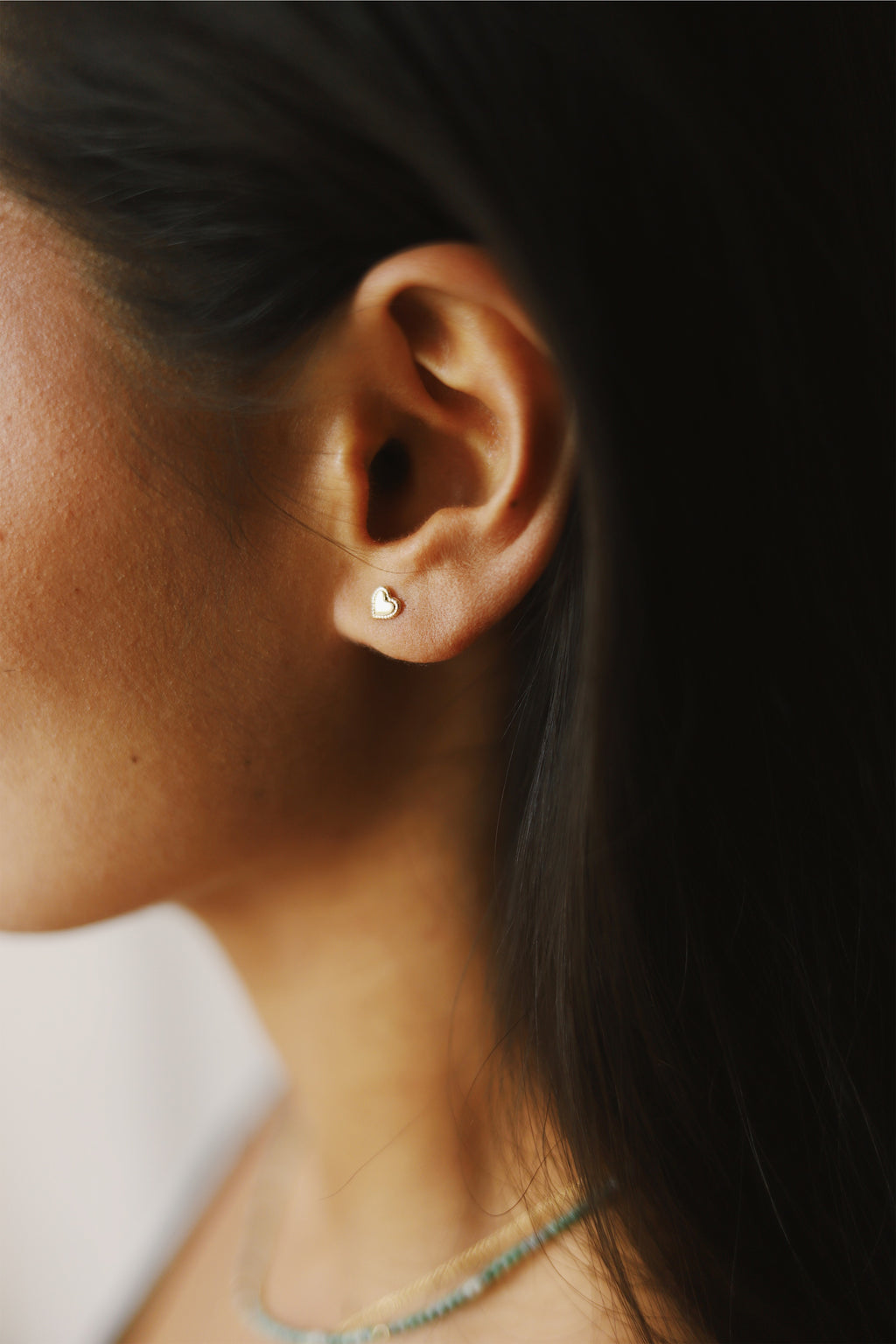 GOLD HEART EARSTUD – The Two Collectors